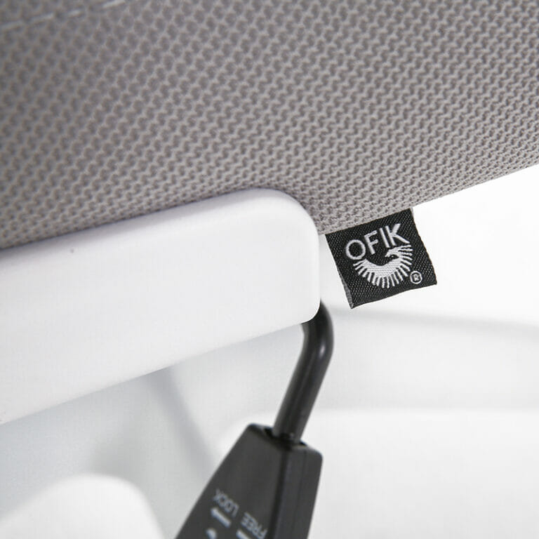 Silla Operativa E107 Mesh y Tela Color Gris Estructura Blanca - OFIK S ...